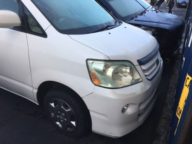 Toyota Noah/Voxy AZR60 2001-2007